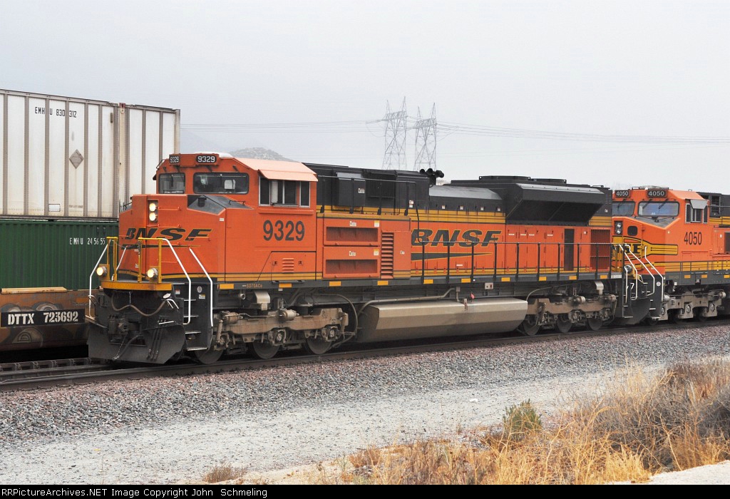 BNSF 9329 & 4050